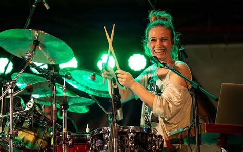 Anika Nilles Y Su Tributo A Rush En Drum Cam