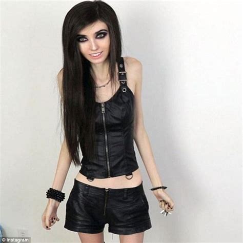 Eugenia Cooney Exótica Youtuber Con Cuerpo De Modelo De Alta Costura