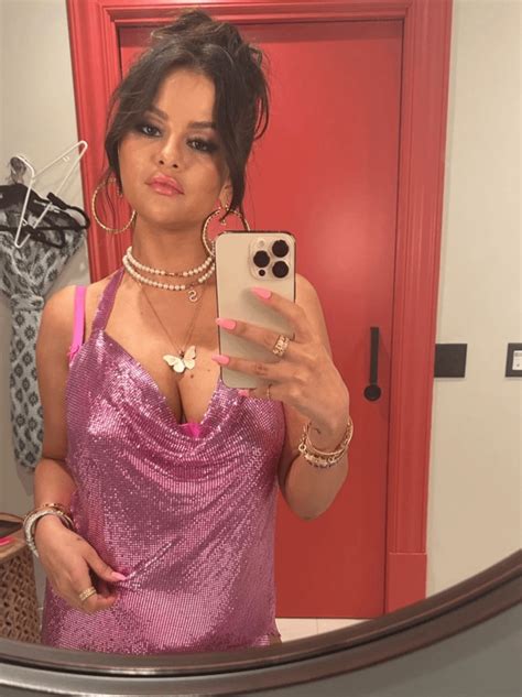 Selena Gomez R Selenagomezhot