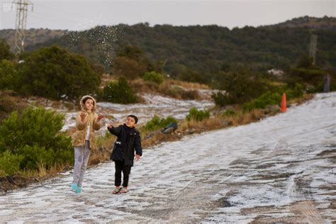 عام أمطار غزيرة على عسير مصحوبة بزخات من البرد