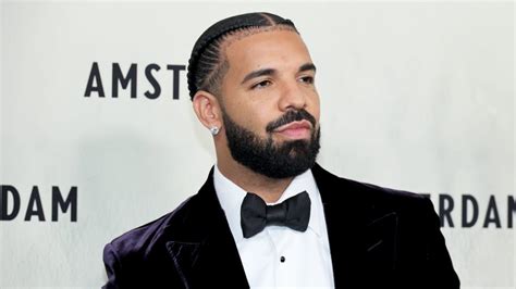 Drake Becomes Highest Selling Singles Artist In Riaa History