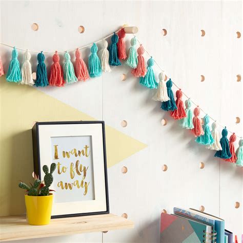Free Beginner Lily Sugarn Cream Tiny Tassels Bunting Craft Pattern