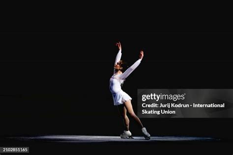 941 Isabeau Levito Photos And High Res Pictures Getty Images