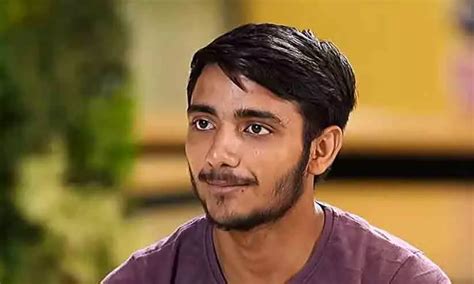 കുടുംബത്തിന്റെ പട്ടിണി മാറ്റാൻ ദിവസവും 250 ഗ്യാസ് സിലിണ്ടറുകൾ ചുമന്നു ജോലി കഴിഞ്ഞും തളരാതെ