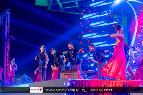 රූ සඳ රෑ වේදිකාව සැරසූ නව යුවළ සනුක වින්ඩි Photos Sanuka