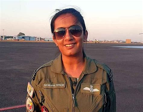 Mohana Singh First Female Tejas Pilot ইতিহাসে মোহনা শক্তি প্রদর্শন করেই ভারতের প্রথম মহিলা