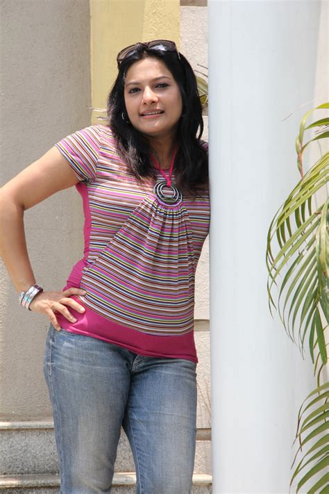 Rethika Srinivas Latest Photoshoot Stills Movieezreel Blogspot Com