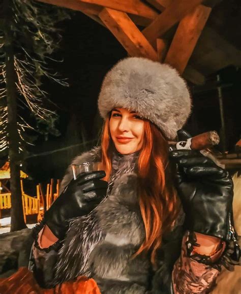Cigars And Women Smoking Ladies Redhead Fur Coat Gloves Lady