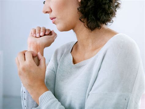 Shingles Overview Types Causes Symptoms And Treatment Pfizer