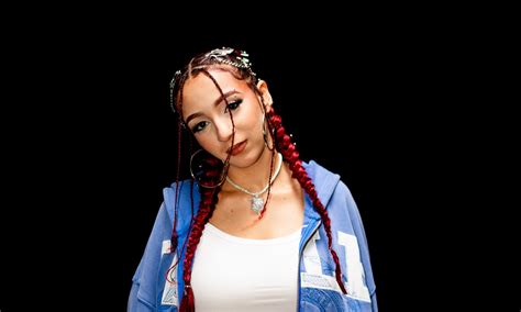 De La Rose Hay Un Montón De Mujeres Que Le Meten Mil Veces Más Que