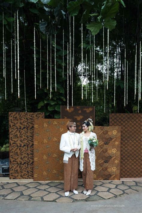Traditional Java Wedding Diy Wedding Backdrop Wedding Reception Outfit Garden Party Wedding