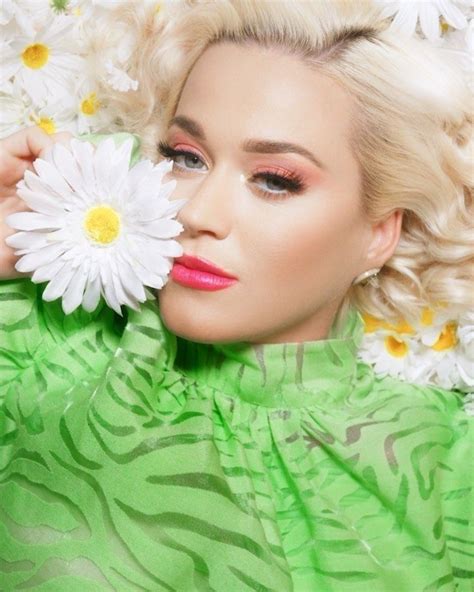 Smile Katy Perry Katy Perry Flower Katy Perry Green Outfit Katy