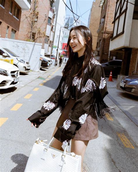 익스트림무비 한소희 인스타에 전종서 고윤정 샴푸 광고 임수향 최근 화보 유이 최근 박지후 인기가요