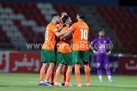 اعتراض شدید فرشید اسماعیلی و صورت خونی عیسی مرادی فیلم لحظه مصدومیت دلخراش