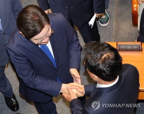 연설 마친 이재명 대표 연합뉴스