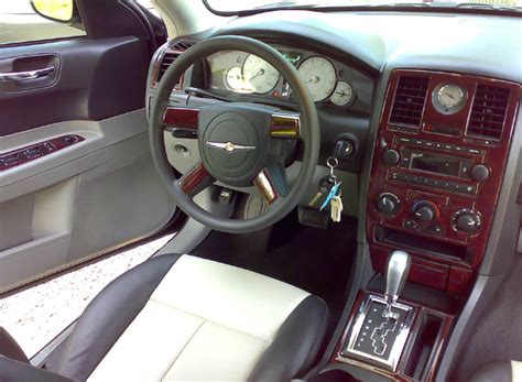 2005 Chrysler 300 Interior