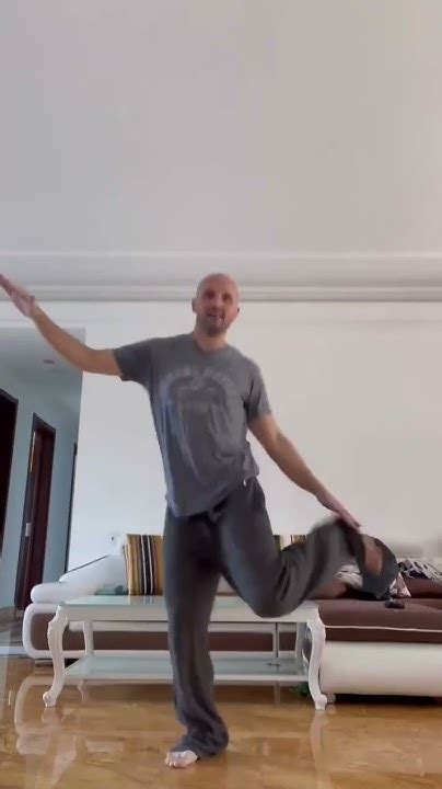 这几天都要专场就没有去陪卤蛋了，求他录了个视频给老铁饱饱眼福 ，明早九点半不见不散哦 本草纲目 日不落漫不经心舞 跨国婚姻 跨国家庭