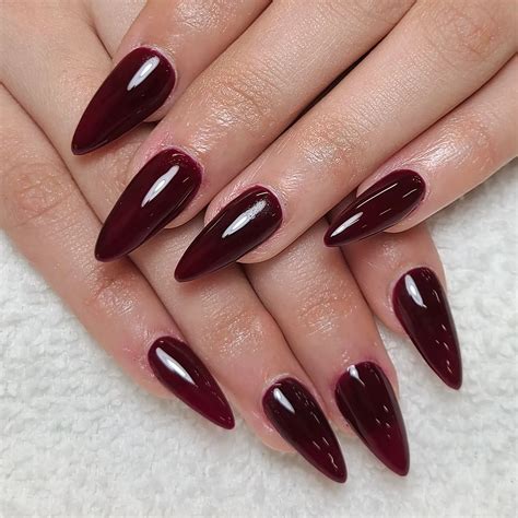 24 Sweet Short Stiletto Nail Inspirations For 2024 Drexplains