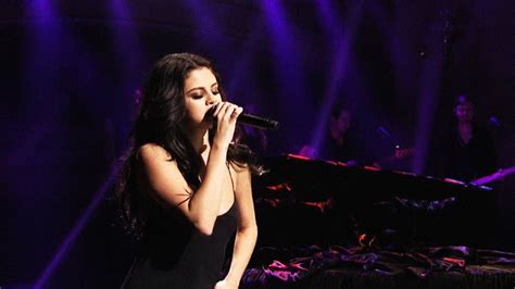 Selena Gomez Performs At Saturday Night Live In New York 01 23 2016 Hawtcelebs