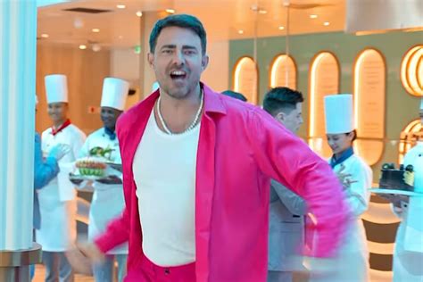 Jonathan Bennett Recreates Kathie Lee Fords 1984 Carnival Cruise Ad