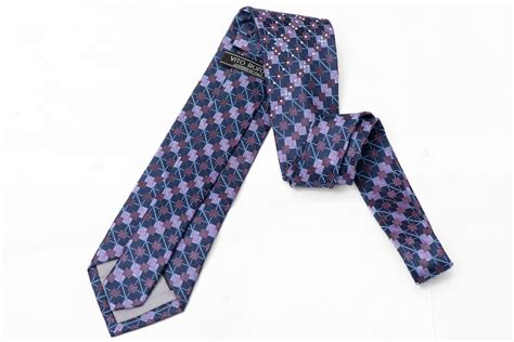 San Dee Mauve Blue Checkered Trellis On Navy Blue