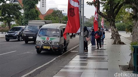 Beda Dengan Jakarta Trotoar Surabaya Cantik Dan Nyaman Bagi Pejalan Kaki