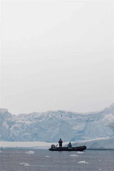 Exploração Dos Icebergs Uma Das Experiências Da Expedição Pela Antártica Visite Nosso Site E