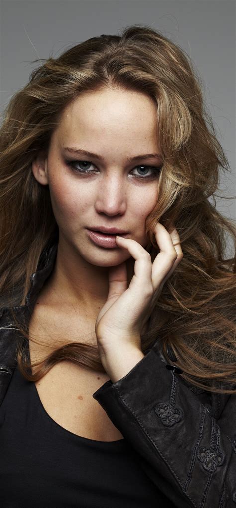 1242x2668 Jennifer Lawrence Katniss Everdeen 4k Iphone Xs Max Hd 4k Wallpapers Images