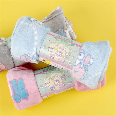 산리오 캐릭터즈 무릎 담요 쿠로미 마이멜로디 시나모롤 포차코 폼폼푸린