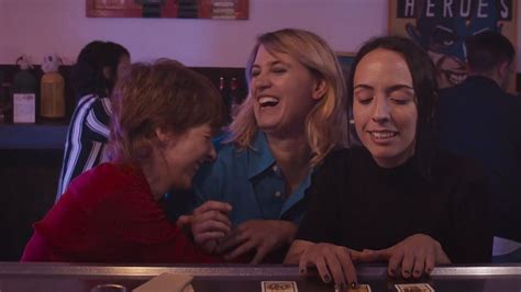 ‘la Amiga De Mi Amiga Una Comedia Romántica Rompedora Para Representar “a Personas Queer Y