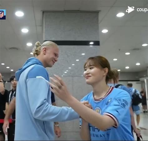 Popular Korean Comedian Finally Meets Her Football Player Doppelganger