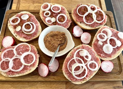 Met Mett Bitte Für Das Perfekte Mettbrötchen
