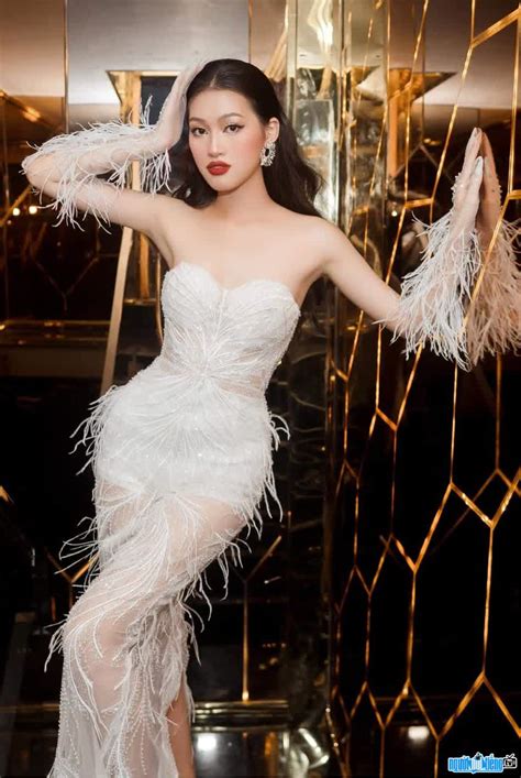Á Hậu Trần Nguyên Minh Thư