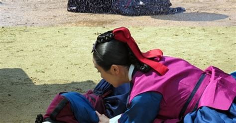 동이 한효주 뺨맞고 폭우맞는 시련 심상치않다