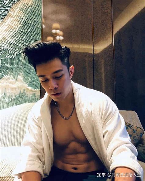 周柏豪在更衣室洗澡被男性偷拍 知乎
