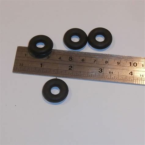 Triang Minic Bus 21mm Cast Wheel Hub Tyre Black Y130