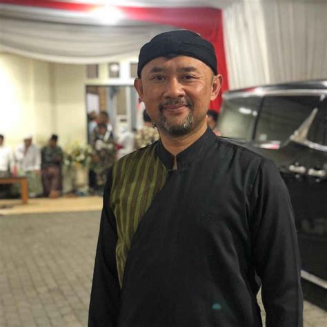 Profil Ronal Surapradja Biodata Bisnis Agama Hingga Foto Saat Muda