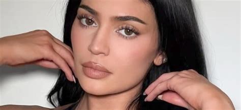 Kylie Jenner Nearly Busts Out Of Bra But Fan Says She Is ‘not Hot Anymore