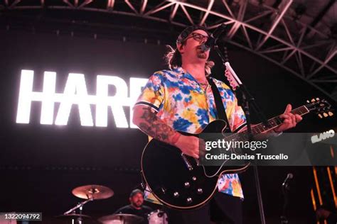 Hardy Singer Photos And Premium High Res Pictures Getty Images