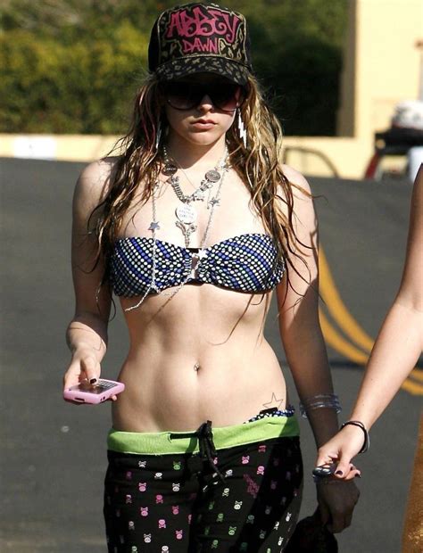 Avril Lavigne R CelebrityBelly Avril Lavigne R CelebrityBelly