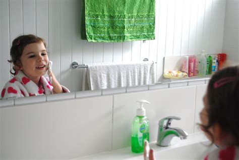 Busy Brissy Mum Shaving Just Like Daddy