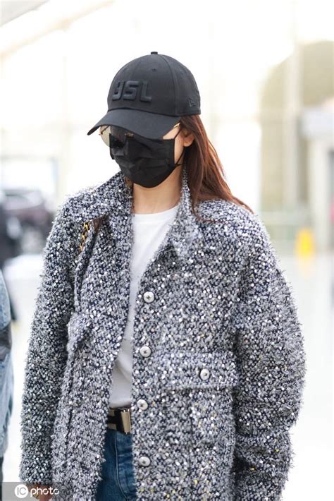 王鸥花呢外套搭牛仔裤小白鞋 精致时髦简约大气 搜狐大视野 搜狐新闻