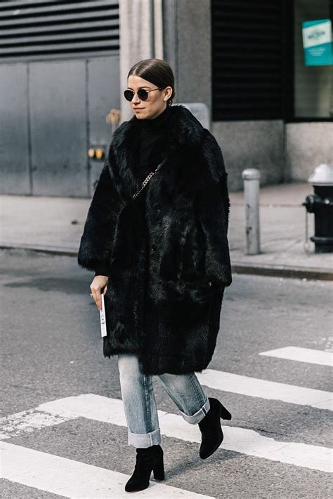 Street Style Outfit Furry Black Coat Black Turtleneck Sweater Baggy