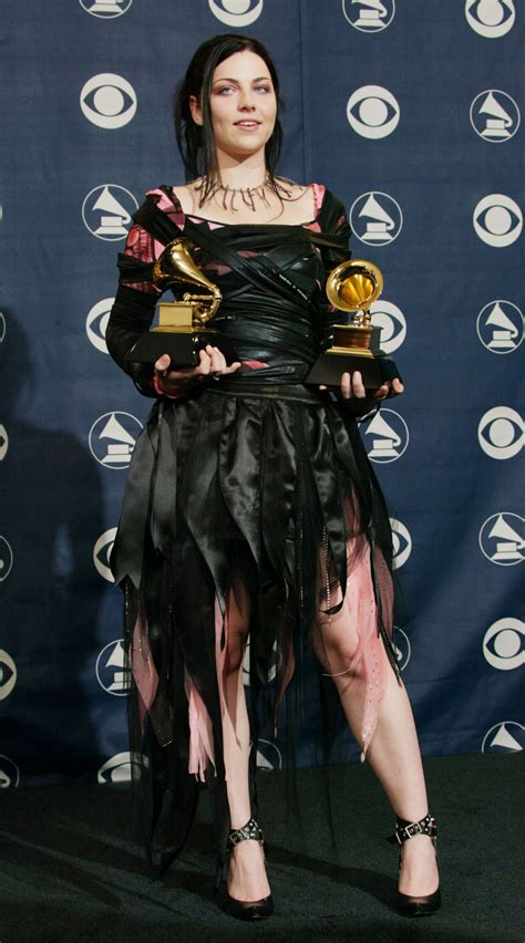 Evanescences Amy Lee Queen Of Goth Girl Style Is Back With New Music Vogue