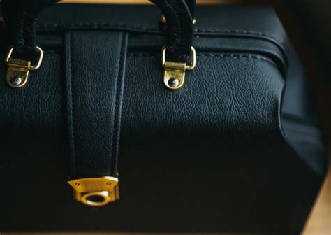 Specialist Line Physician Style Small Black Pebble Leather Bag Medex