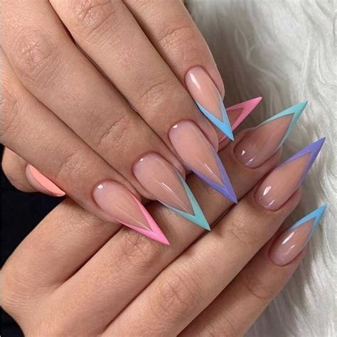 شیک ترین و خاص ترین مدل های فرنچ ناخن بلند گرد یا بادامی