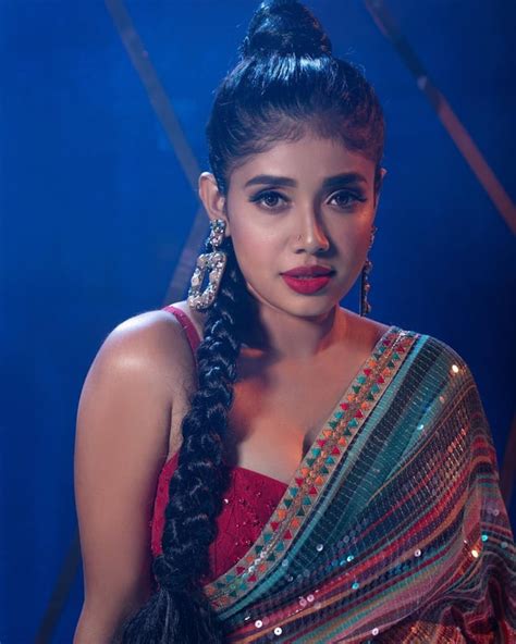 Alasandra Johnson R Mallubabes