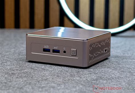 Geekom A Beoordeling Een Roze Gekleurde Mini Pc NUC Alternatief Met Een AMD Ryzen APU En