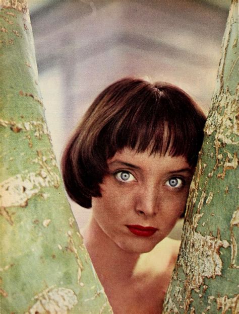 30 Vintage Photos Of A Beautiful Carolyn Jones In The 1950s And 1960s