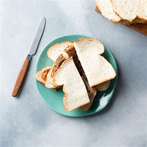 Wit Tijgerbrood Met Pindakaas En Hagelslag Jumbo